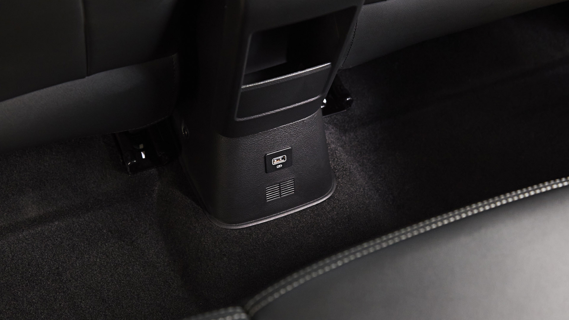 NETA V รถพลังงานไฟฟ้า 100% สไตล์ City Car ชาร์จแบตเตอรี่เต็มใน 30 นาที ...