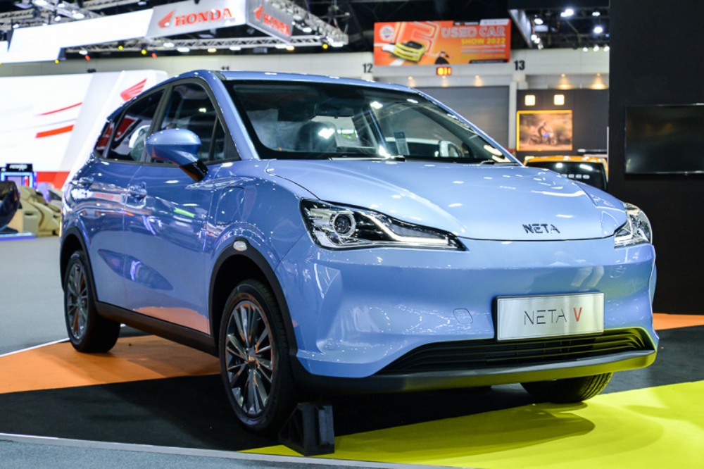 Neta V ถึงไทยแล้ว ขบวนยาวเหยียดที่ท่าเรือ พร้อมส่งมอบคันแรก ตั้งเป้าปี ...