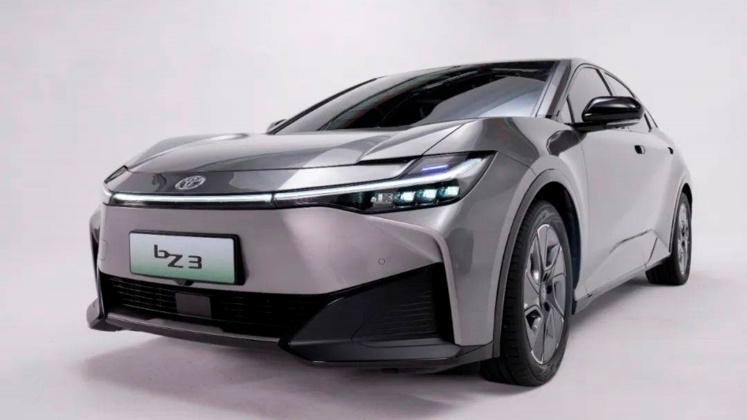 Toyota bZ3 รถซีดานไฟฟ้า100% เปิดตัวในจีน ราคาล้านต้นๆ วิ่งไกล 600กม. มี 2 รุ่น 183 และ 244 ...