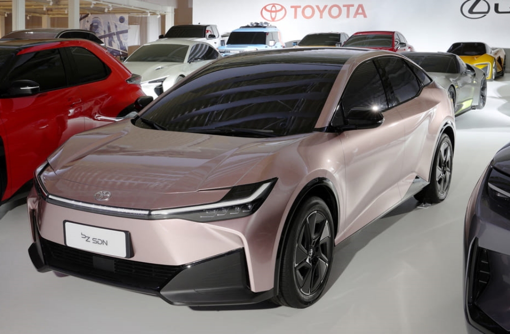 Toyota bZ3 รถซีดานไฟฟ้า100% เปิดตัวในจีน ราคาล้านต้นๆ วิ่งไกล 600กม. มี 2 รุ่น 183 และ 244 ...