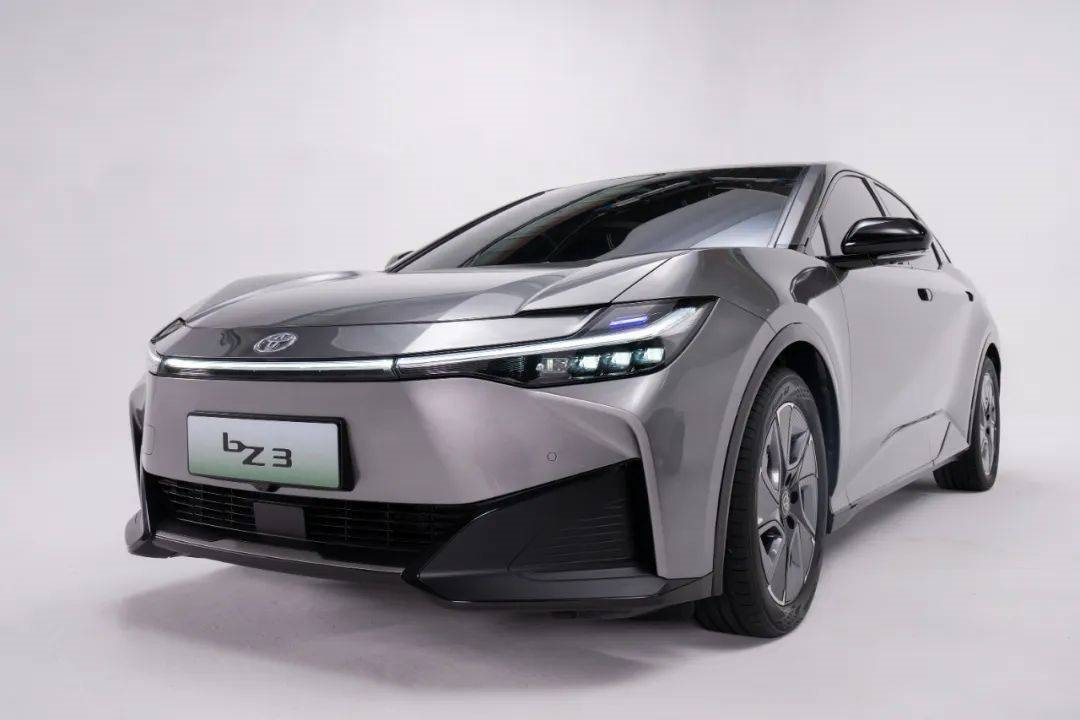 Toyota bZ3 รถซีดานไฟฟ้า100% เปิดตัวในจีน ราคาล้านต้นๆ วิ่งไกล 600กม. มี 2 รุ่น 183 และ 244 ...
