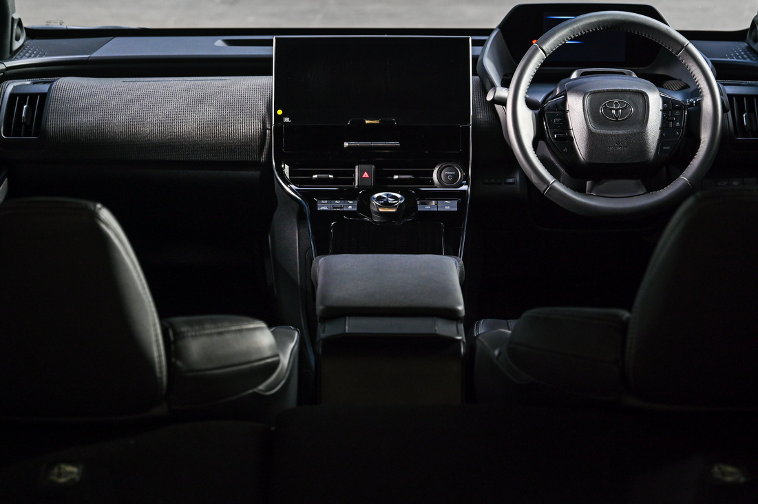 Toyota เคาะราคา bZ4X ขับเคลื่อน 4 ล้อ มอเตอร์ไฟฟ้าคู่ วิ่งไกล 411 กม. ...