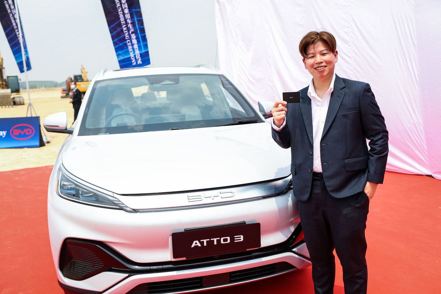 BYD วางศิลาฤกษ์ โรงงานผลิตรถไฟฟ้าแห่งแรกในไทย ตั้งเป้าปีละ 1.5 แสนคัน ส่งมอบ ATTO 3 ครบหมื่นคัน ...