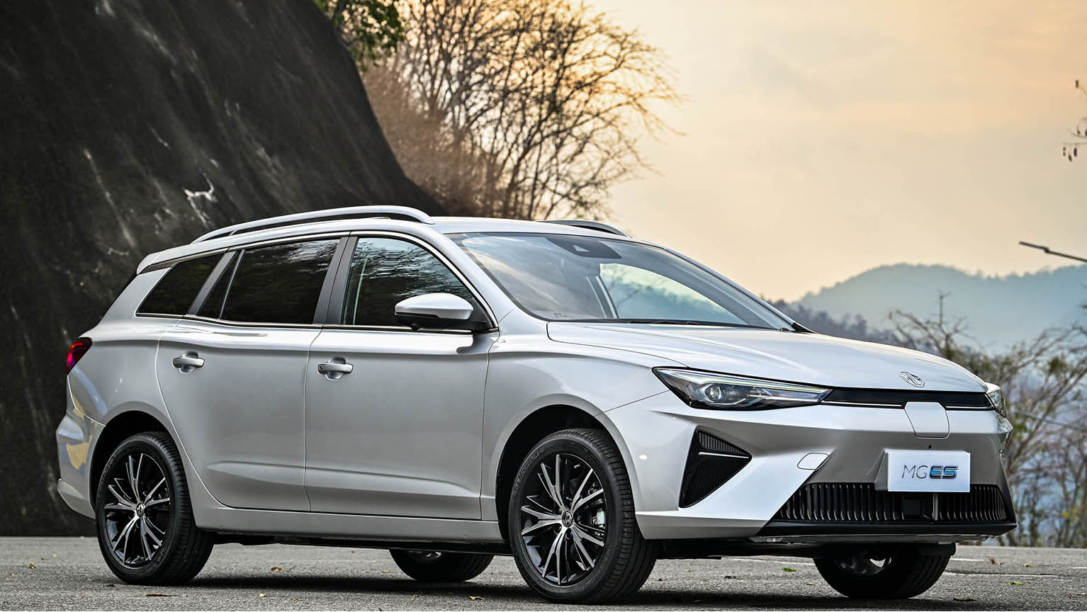 เปิดราคา MG ES รถยนต์ไฟฟ้า 100% เคาะ 959,000 บาท มอเตอร์เดี่ยว 177 แรงม้า วิ่งได้ไกล 412 กม. ...