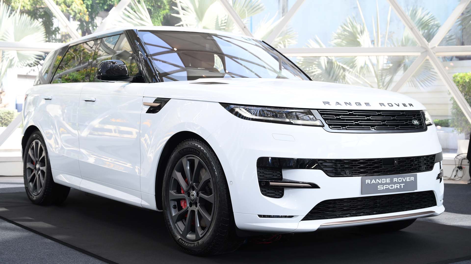 THE NEW RANGE ROVER SPORT เครื่องยนต์ Plug-In Hybrid ราคา 8,599,000 บาท ...