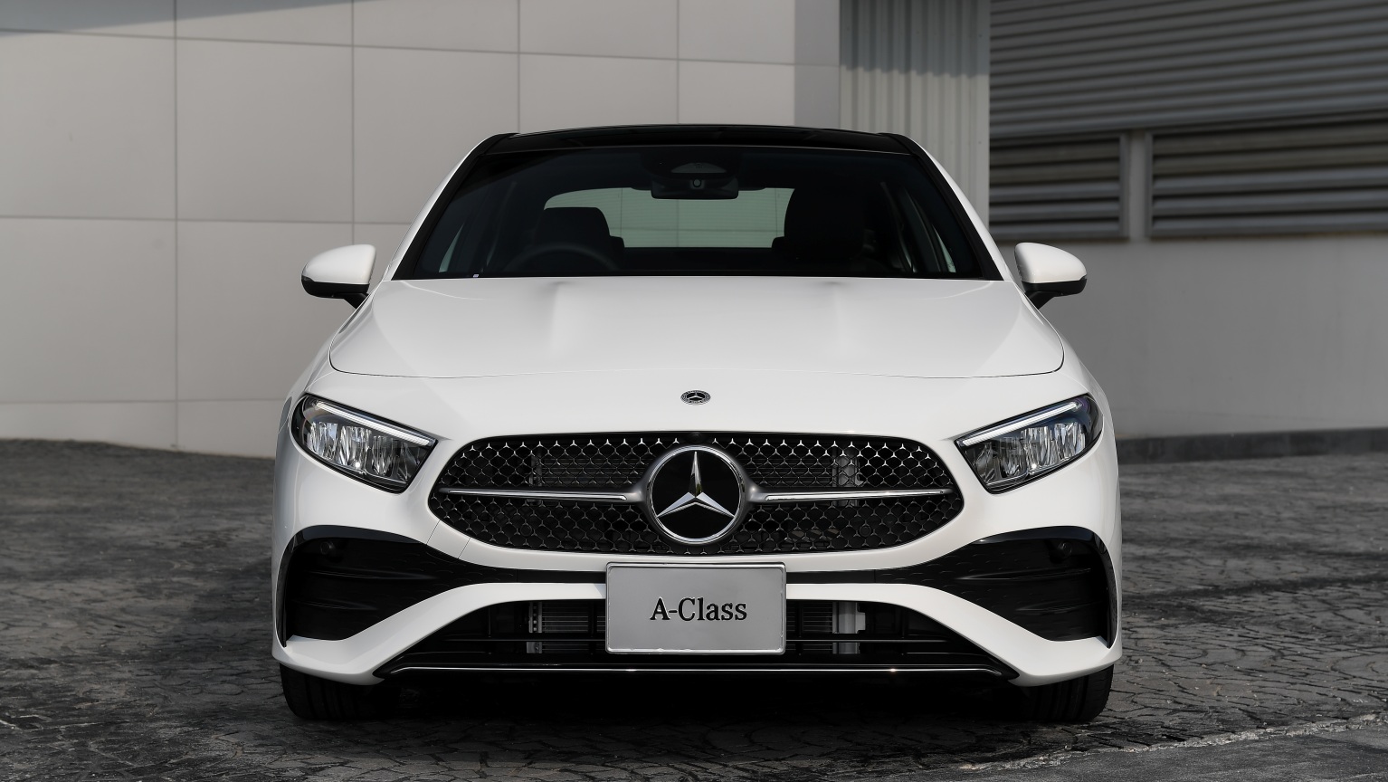 Mercedes-Benz ปรับโฉมสปอร์ตซีดาน A200 AMG 2023 ใหม่ 2.32 ล้าน