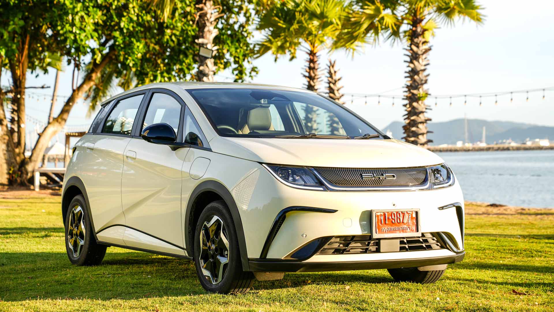 BYD Dolphin รถยนต์พลังงานไฟฟ้า 100% วิ่งได้สูงสุด 490 กม. จาก BYD ราคาเริ่มต้น 699,999 บาท ...