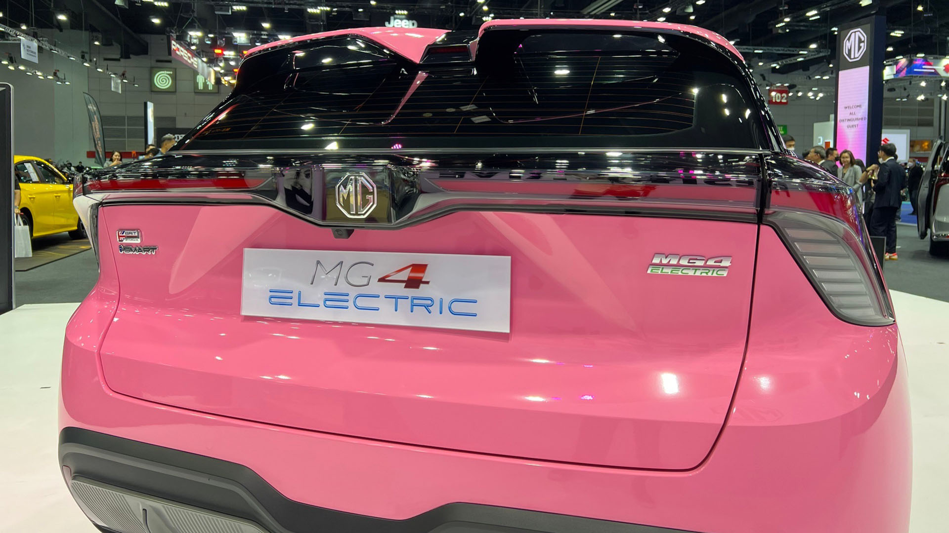 New MG4 Electric สีใหม่ FRESH PINK ราคาเริ่มต้น 869,000 บาทเปิดจองเพียง 8 คัน ในงาน BIG MOTOR ...