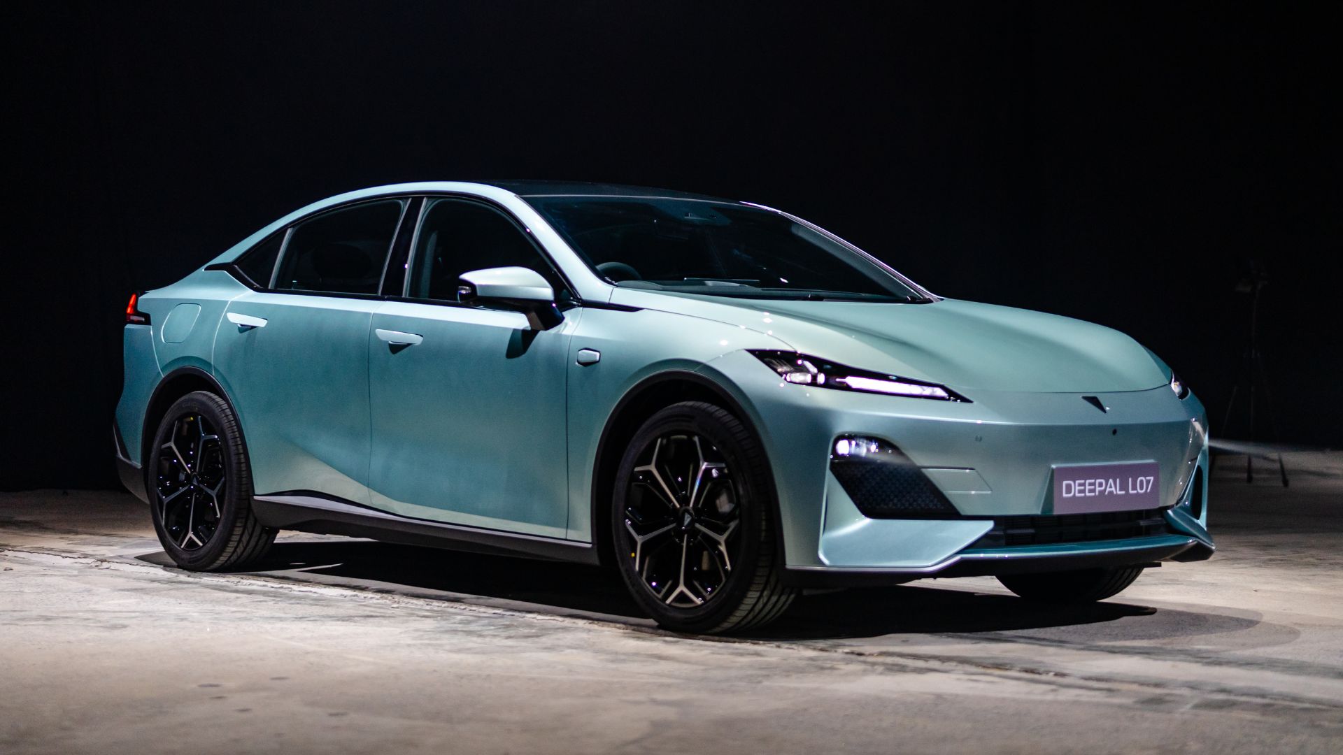 CHANGAN DEEPAL L07 รถสปอร์ต Fastback ไฟฟ้า วิ่งไกล 540 กม. - carwizard