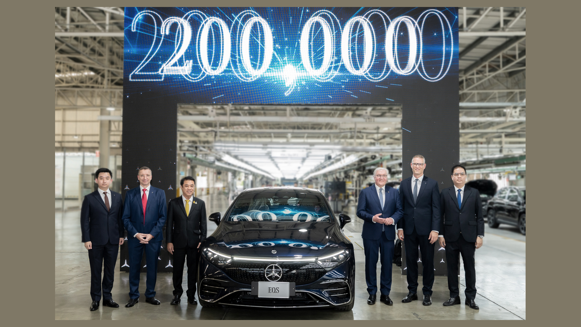 Mercedes-Benz ต้อนรับประธานาธิบดีเยอรมนีฯ เยี่ยมชมโรงงานประกอบรถยนต์ ...