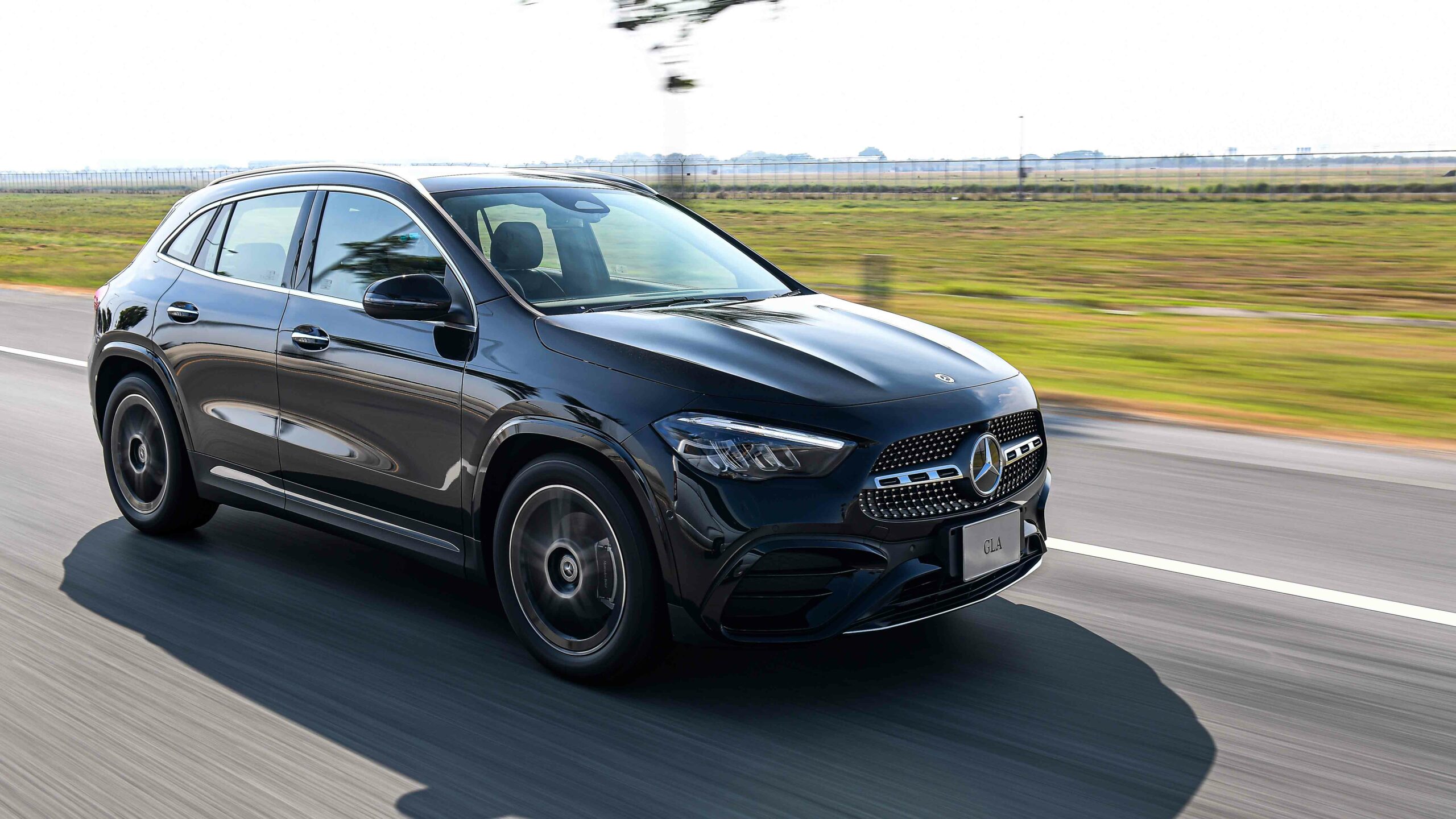 GLA 200 AMG Dynamic เอสยูวีดีไซน์สปอร์ต ยกระดับเทคโนโลยี ล้ำสมัยและระบบ ...