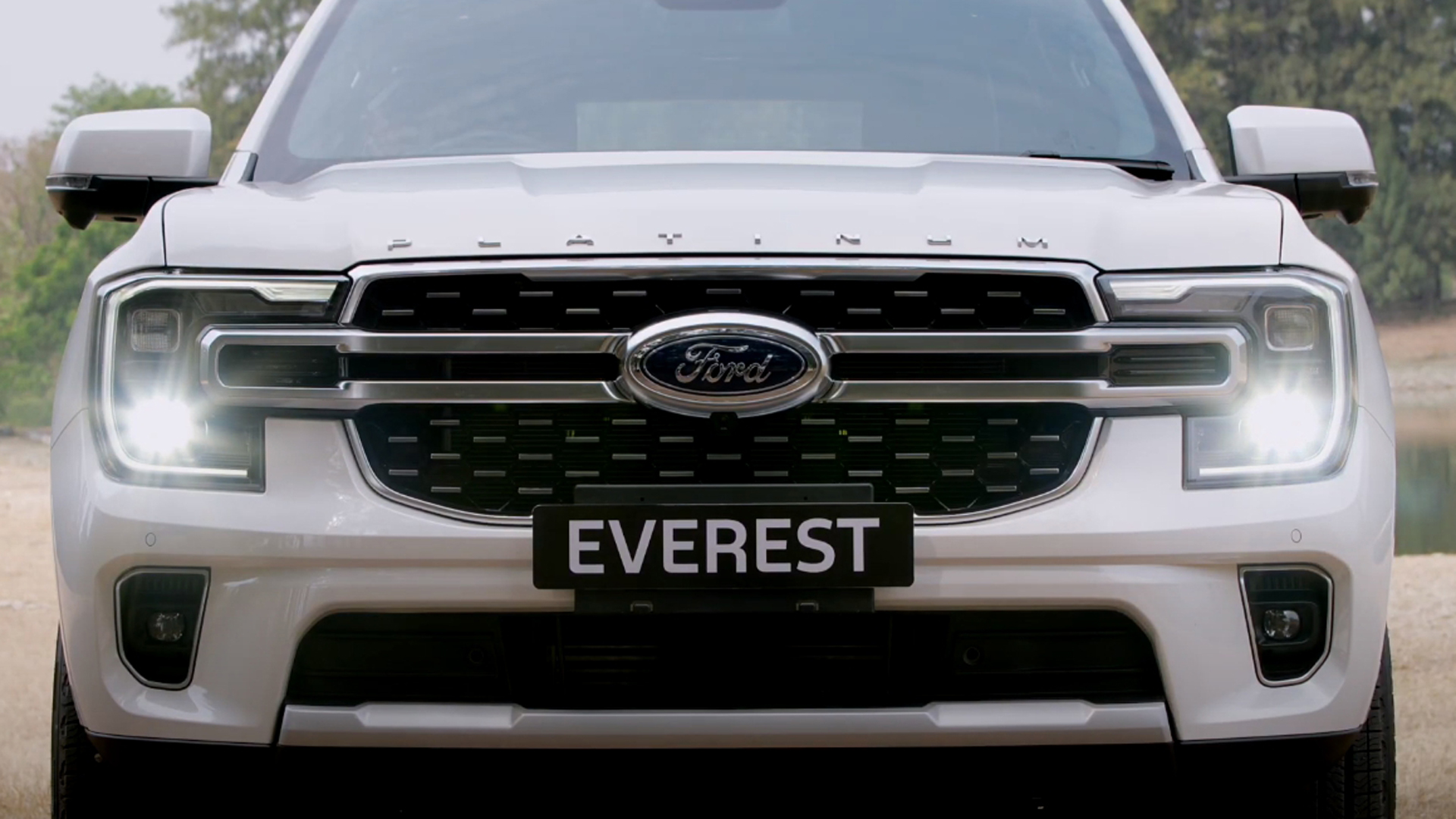 ภาพคันจริง Ford Everest Platinum V6 3.0 ลิตร - carwizard