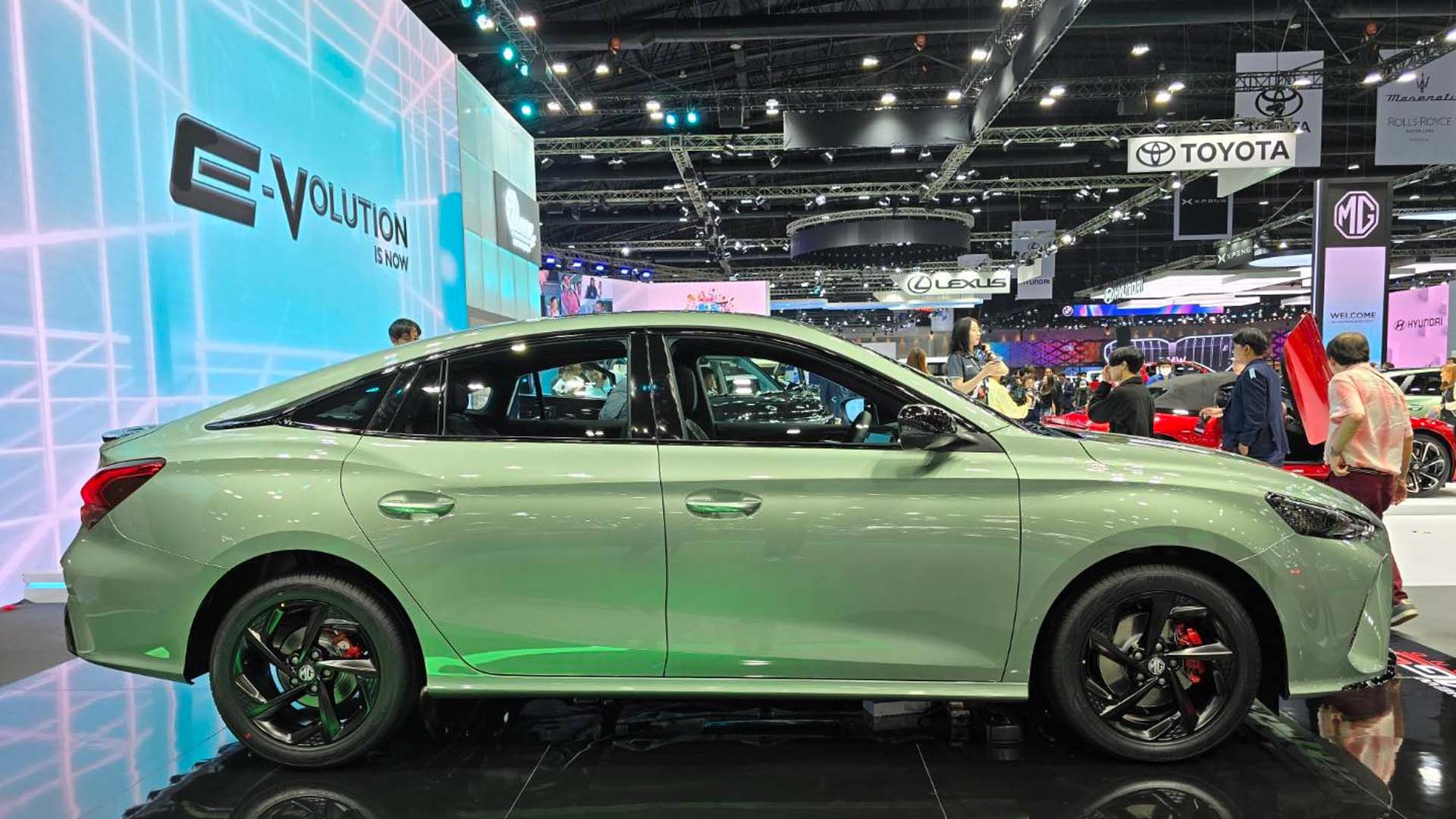 MG เปิดตัว NEW MG5 PRO สปอร์ตคูเป้ซีดาน พร้อมเผยราคาอย่างเป็นทางการ ...