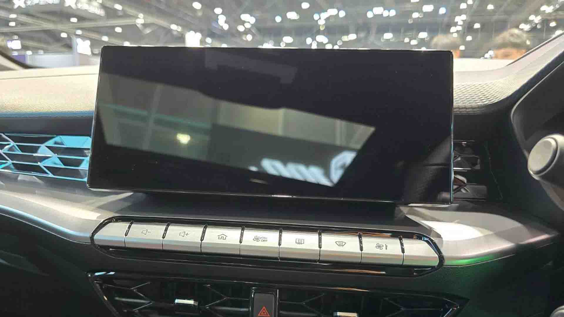 MG เปิดตัว NEW MG5 PRO สปอร์ตคูเป้ซีดาน พร้อมเผยราคาอย่างเป็นทางการ ...