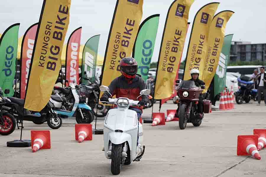 ทดลองขับขี่รถสองล้อและสี่ล้อ ในงาน “Krungsri Auto Ultimate Test Drive ...