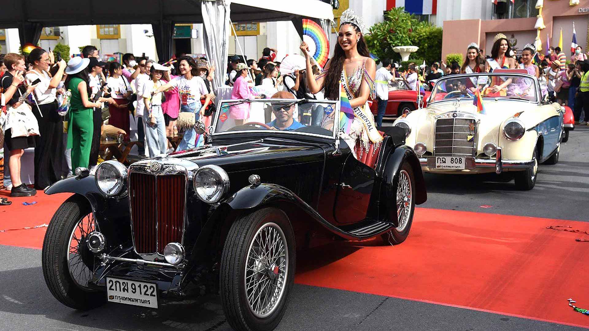รถโบราณร่วมขบวนพาเหรดสุดยิ่งใหญ่ Love Pride Parade 2024 - carwizard