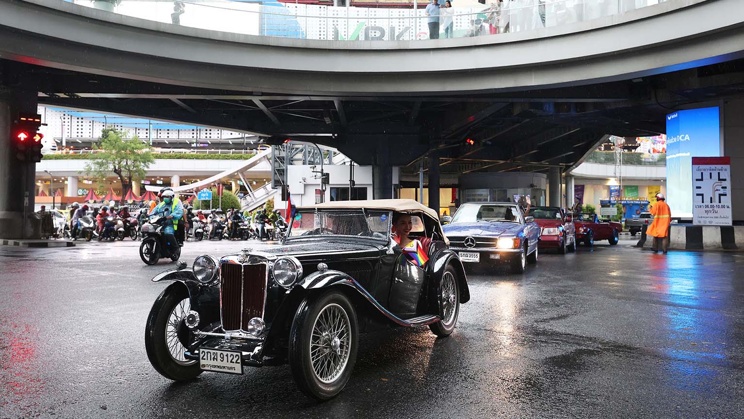 รถโบราณร่วมขบวน Love Pride Parade 2025 - carwizard