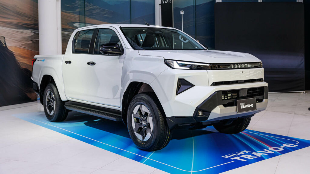TOYOTA เปิดตัว HILUX TRAVO และ HILUX TRAVO-e ใหม่! - carwizard