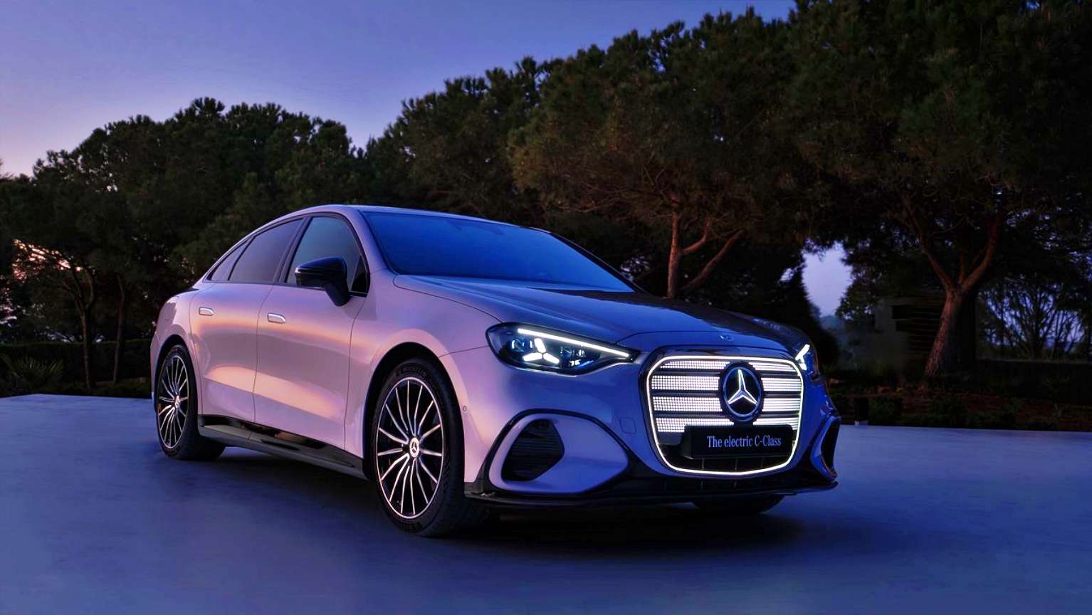 Mercedes-Benz C-Class EV มอเตอร์หน้าหลังพลัง 482 แรงม้า วิ่งไกล 762 กม. ...